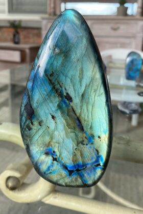 Labradorite: The Mystical Stone of Northern Lights – Uses and Lore ...