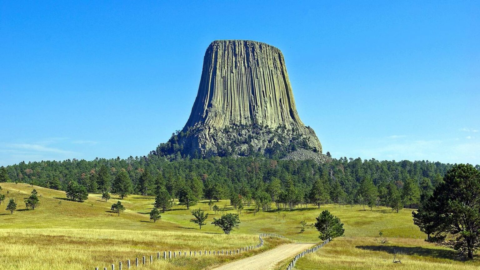 Columnar Basalt Formations: How Hexagonal Lava Columns Form