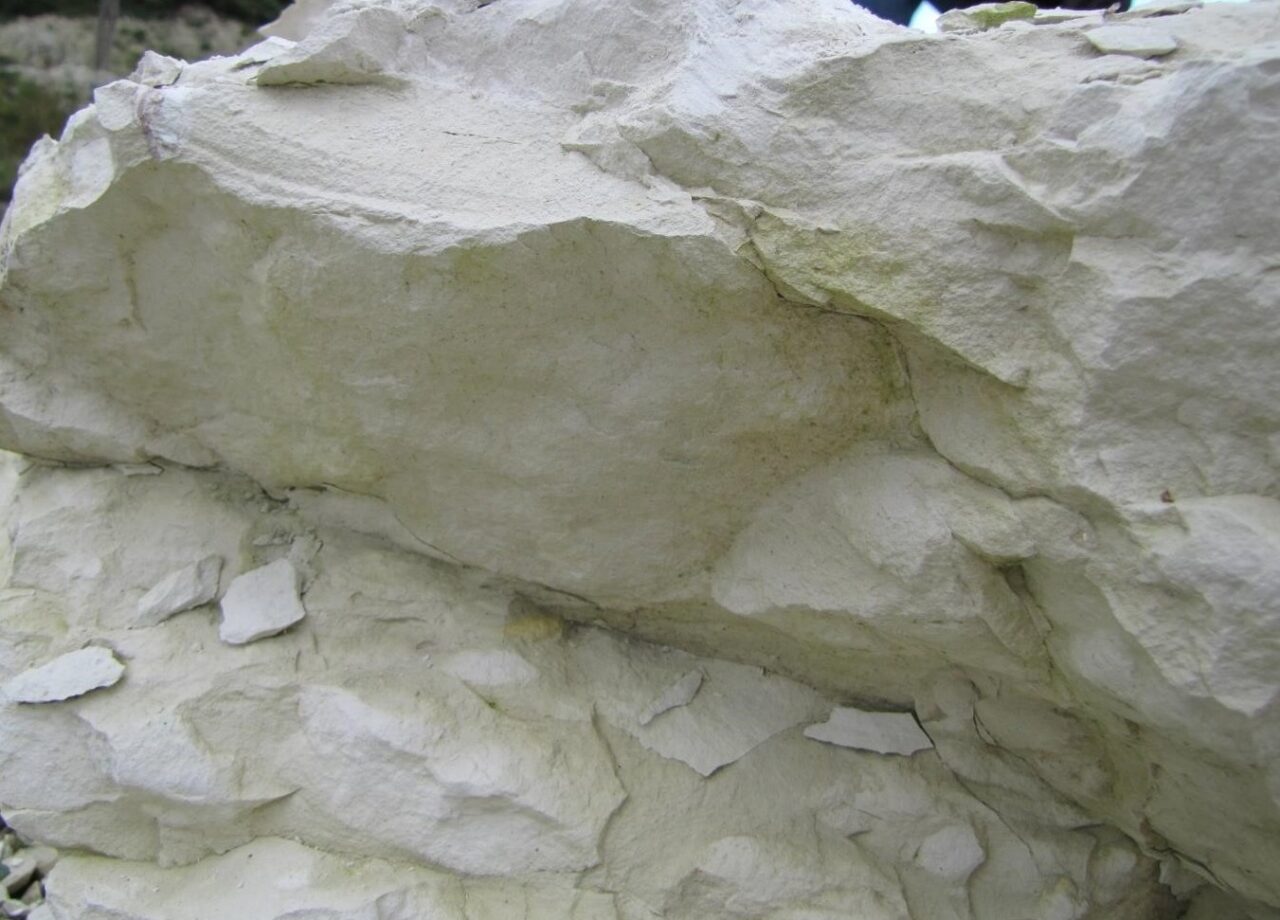 Chalk vs Limestone: Differences, Properties, Formation & Uses