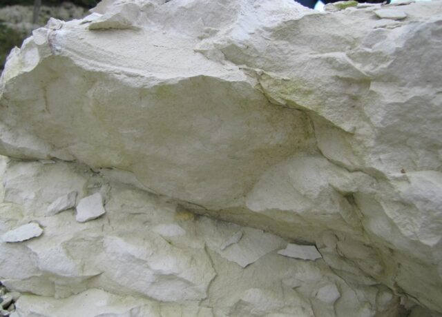 Chalk vs Limestone: Differences, Properties, Formation & Uses