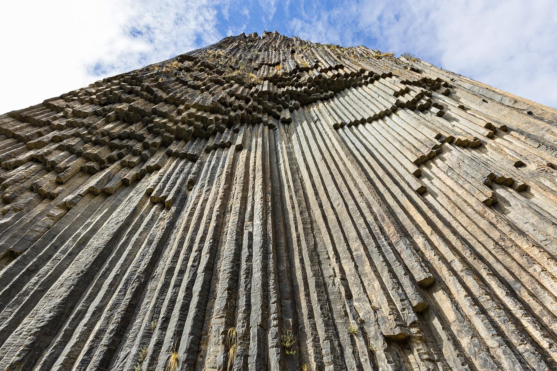 Columnar Basalt Formations: How Hexagonal Lava Columns Form