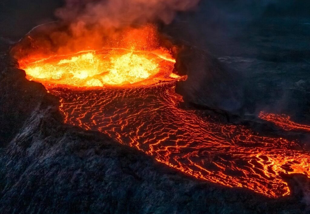 Magma vs Lava: Key Differences, Formation Process and Volcanic Behavior ...