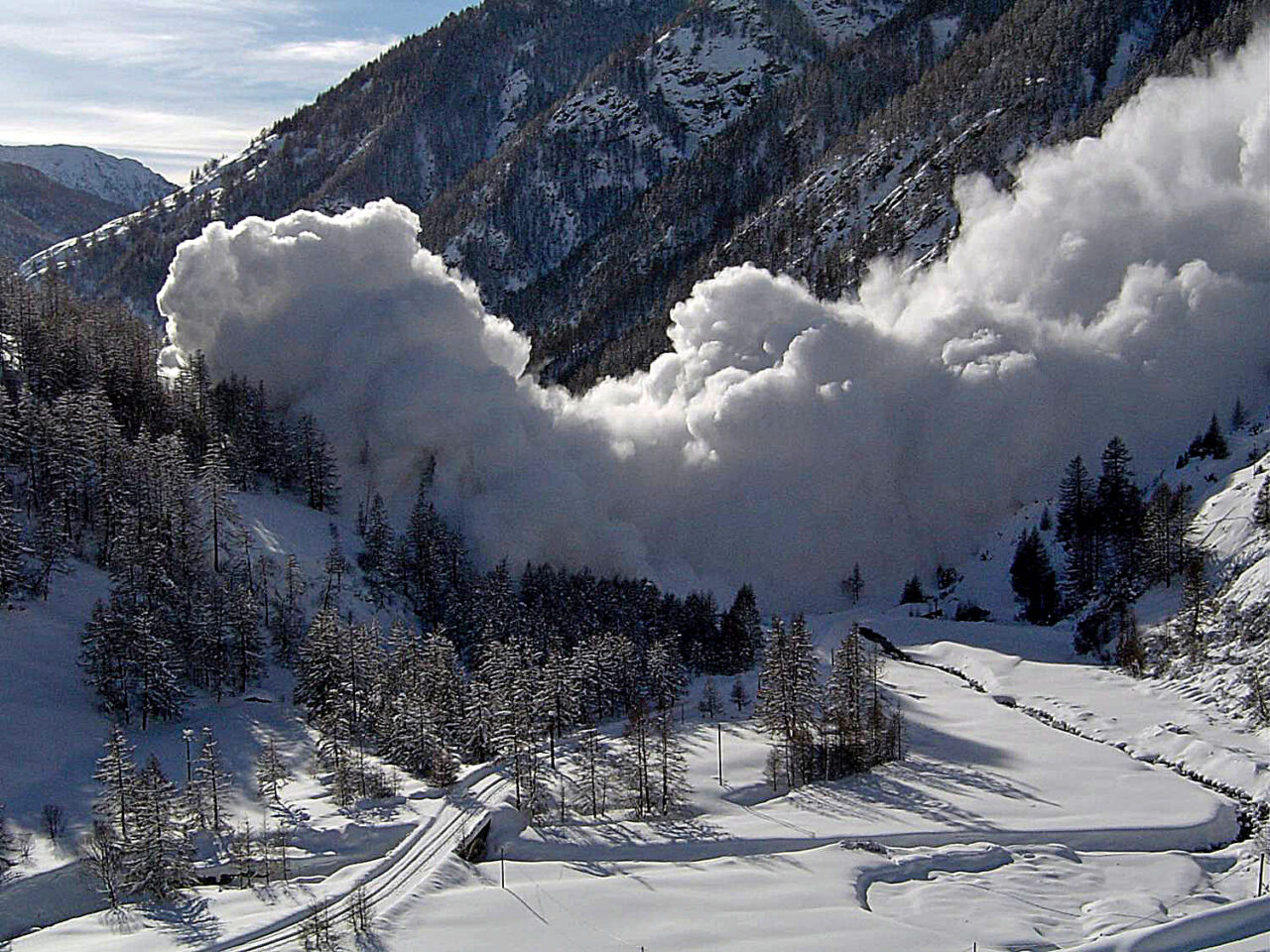Avalanches: Geologic & Environmental Triggers - Geology Science