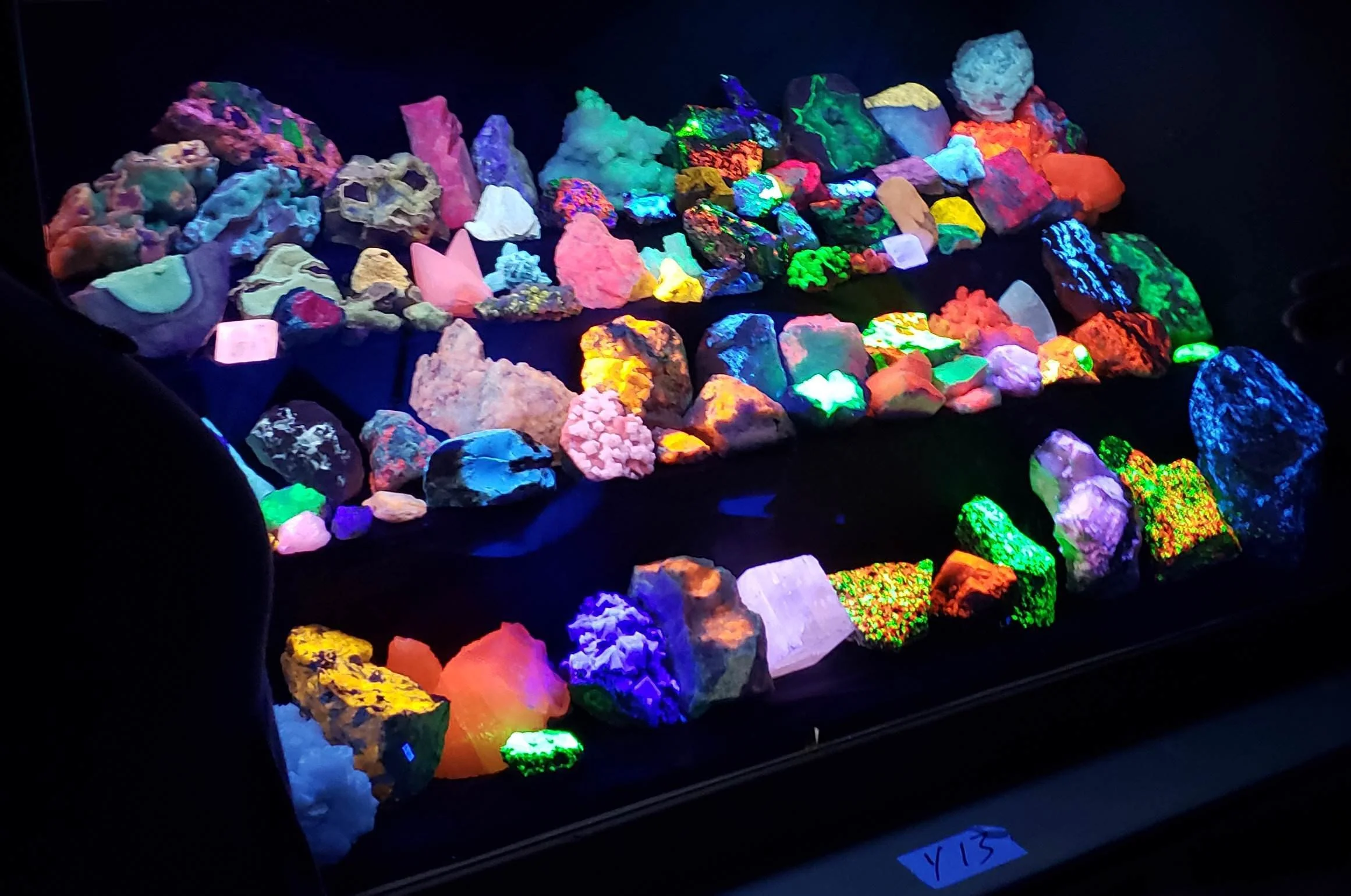 Fluorescent Minerals: Why Do Some Minerals Glow Under UV Light?
