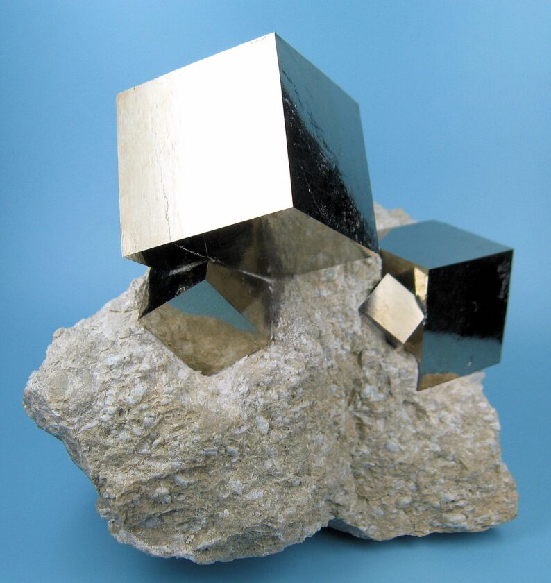 Why Do Some Crystals Grow Perfectly and Others Don’t? - Geology Science